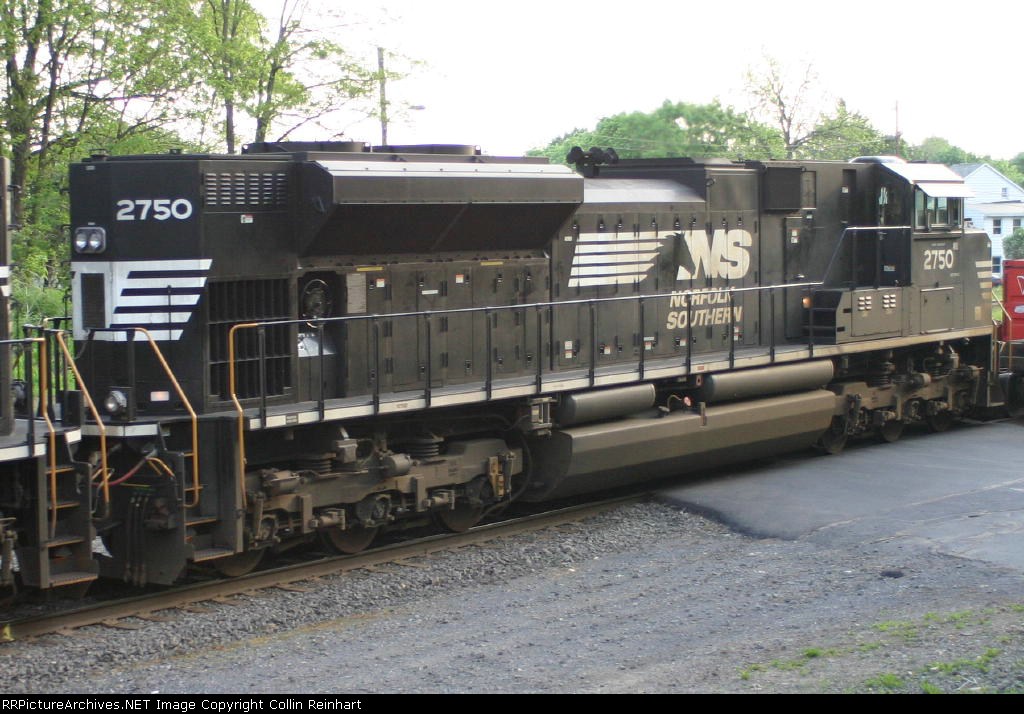 SD70M-2 2750